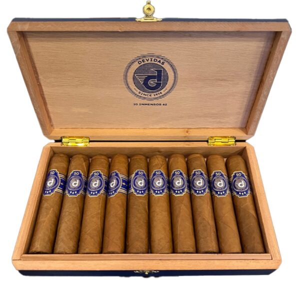 יובל בכחול-זהב Devidas 50 Years Inmensos - סיגאר - מגזין החיים הטובים